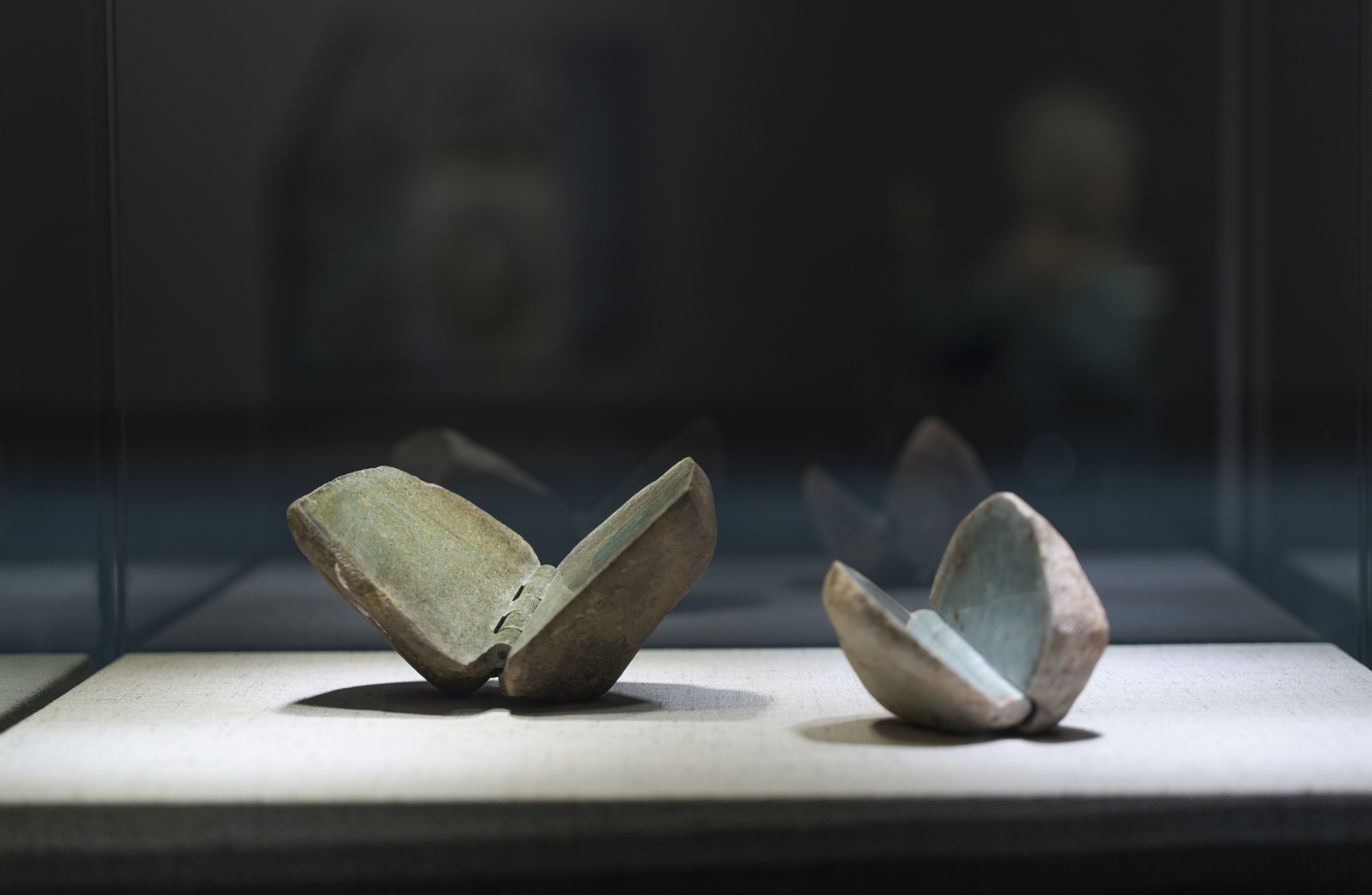 Qie Wen – Raw Jade No.1, No.2 · 《切问-玉原石No.1, No.2》 – Highlight Art